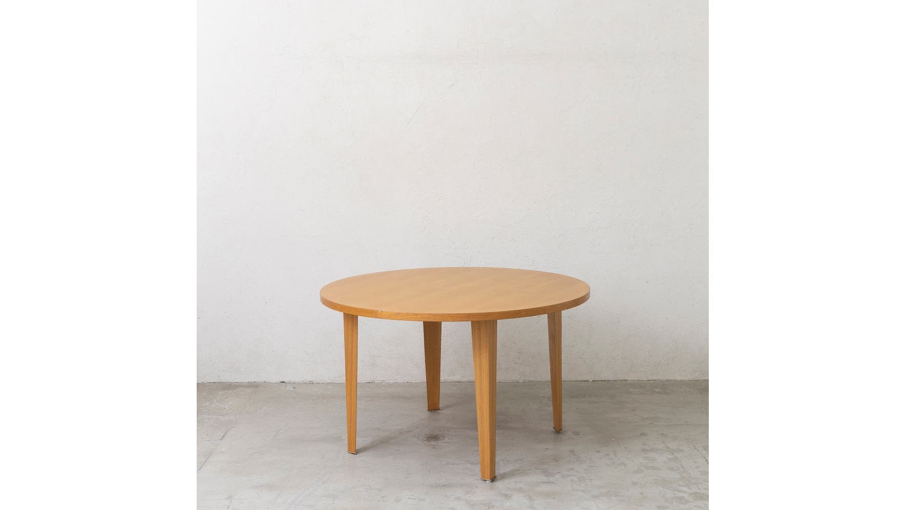 丸テーブルの画像1