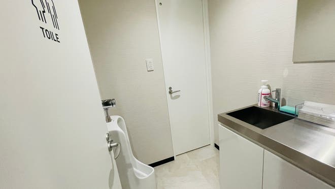 【¥1100/時!高円寺駅から1分】モニター・フリードリンク付き6名会議室( Room A)※予約時間前は入室不可の写真8