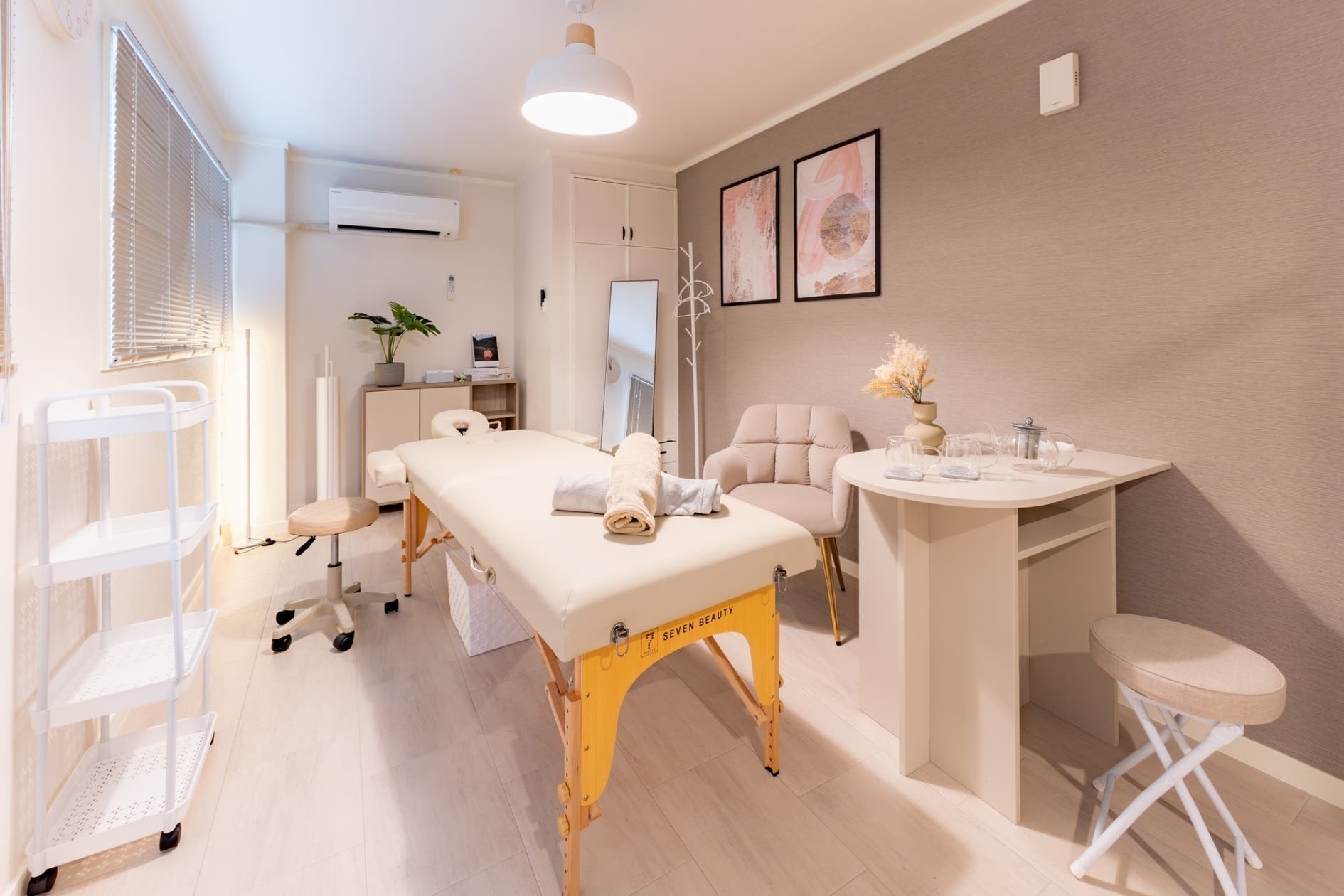 【オープン記念価格】【京橋駅5分】期待を超える完全個室の優雅な空間☆高品質&多機能ベッド完備♪無料備品でしっかりサポートの写真6