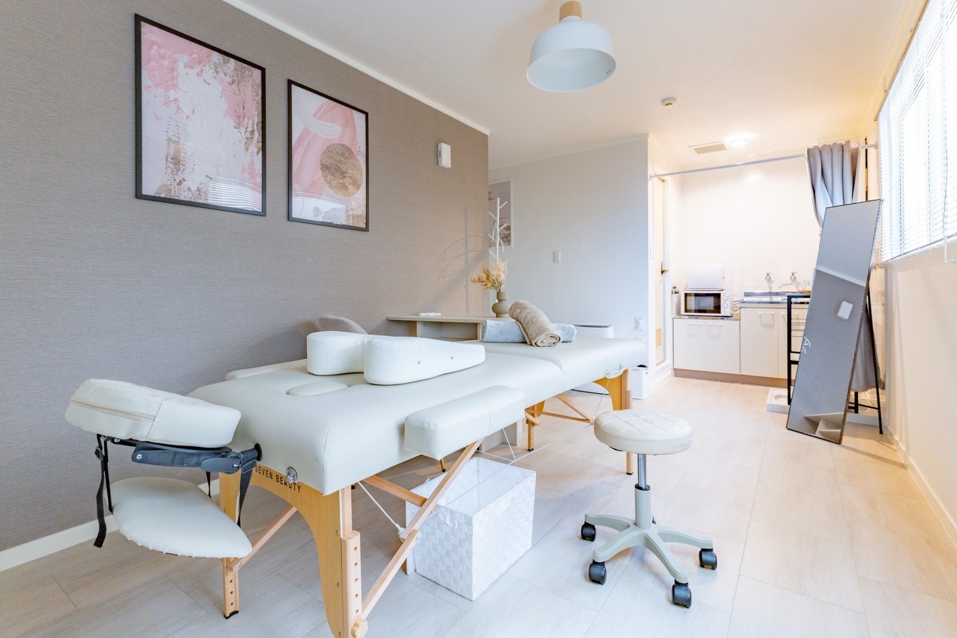 【オープン記念価格】【京橋駅5分】期待を超える完全個室の優雅な空間☆高品質&多機能ベッド完備♪無料備品でしっかりサポートの写真5