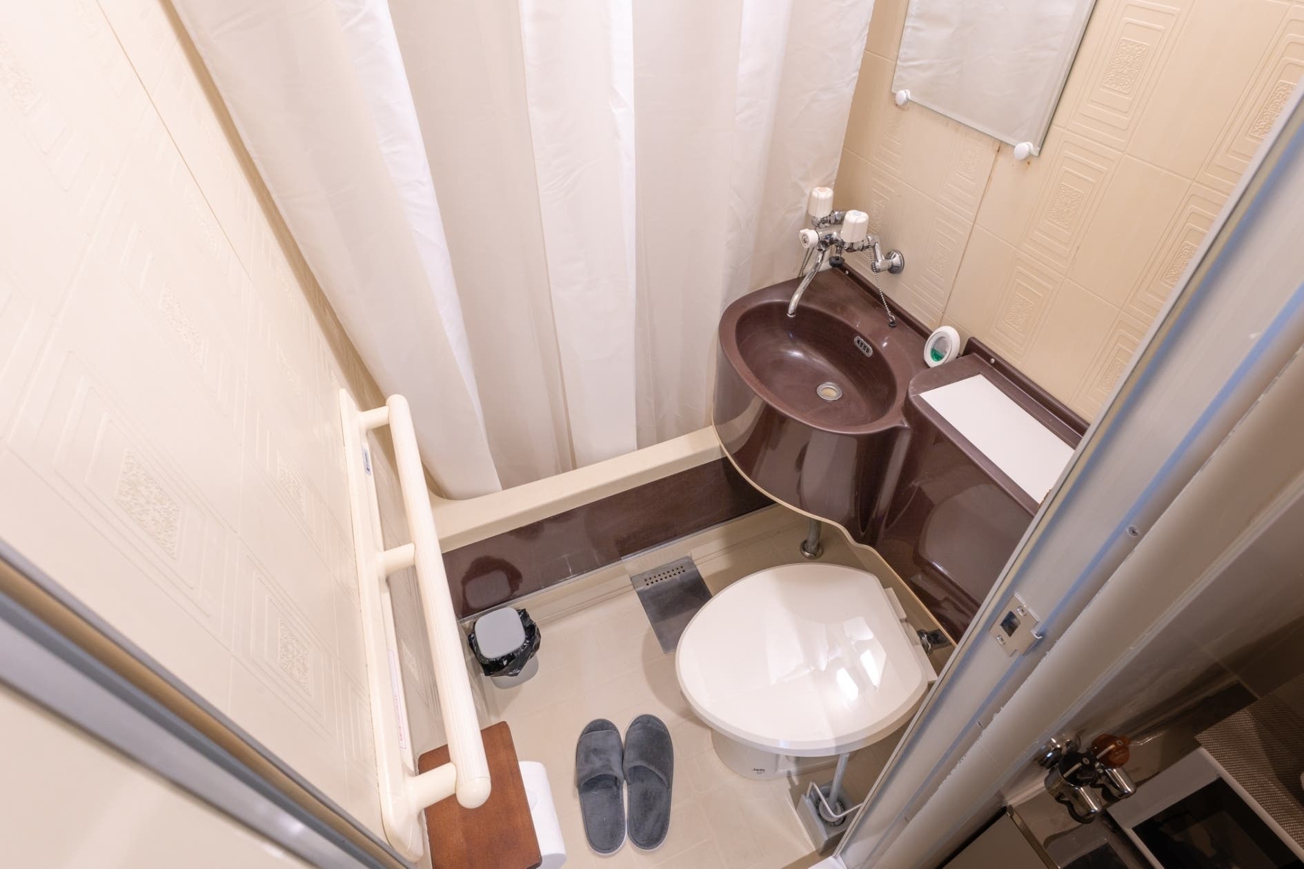 【オープン記念価格】【京橋駅5分】期待を超える完全個室の優雅な空間☆高品質&多機能ベッド完備♪無料備品でしっかりサポートの写真10