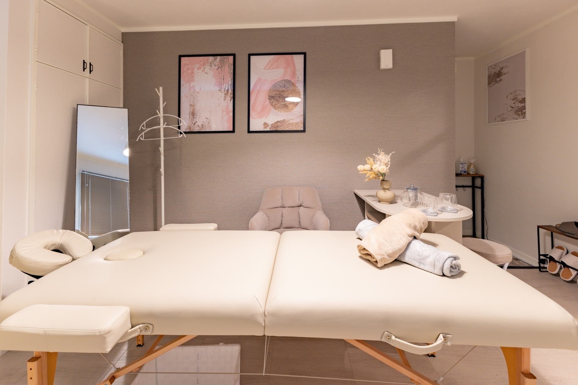 【オープン記念価格】【京橋駅5分】期待を超える完全個室の優雅な空間☆高品質&多機能ベッド完備♪無料備品でしっかりサポートの写真27