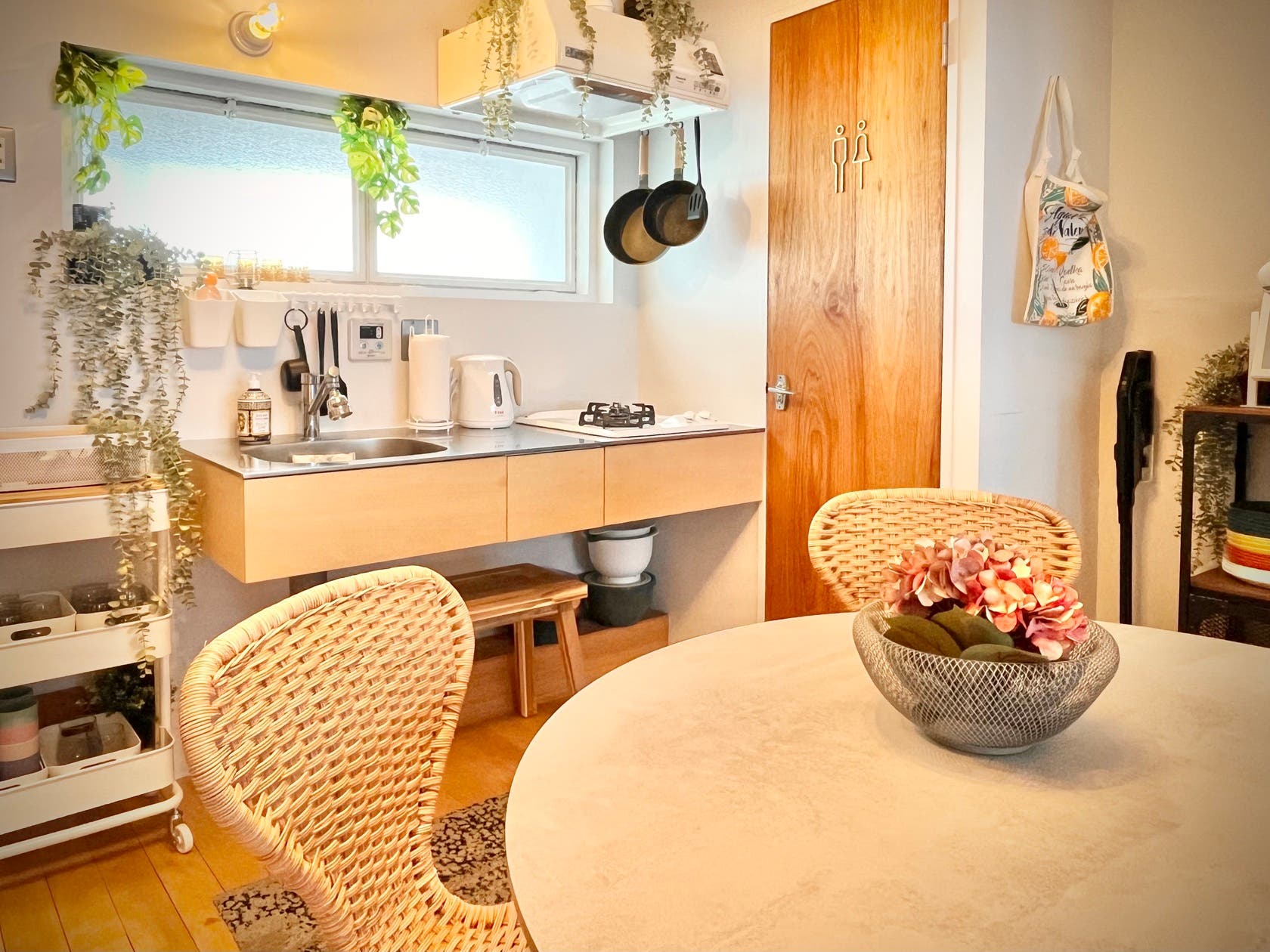 【関内5分/馬車道3分】最大24名/光回線無料Wifi/会議・撮影・女子会・ボドゲ等！飲食🍷可！ゴミ捨て無料！の写真8