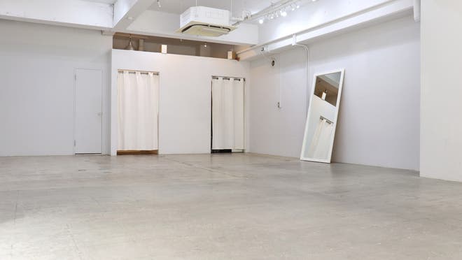 【大阪・本町駅4分】路面で駐車場2台付きの南向き / 展示会やポップアップストアに最適 / ガラス張りの25坪のレンタルスペースの写真5