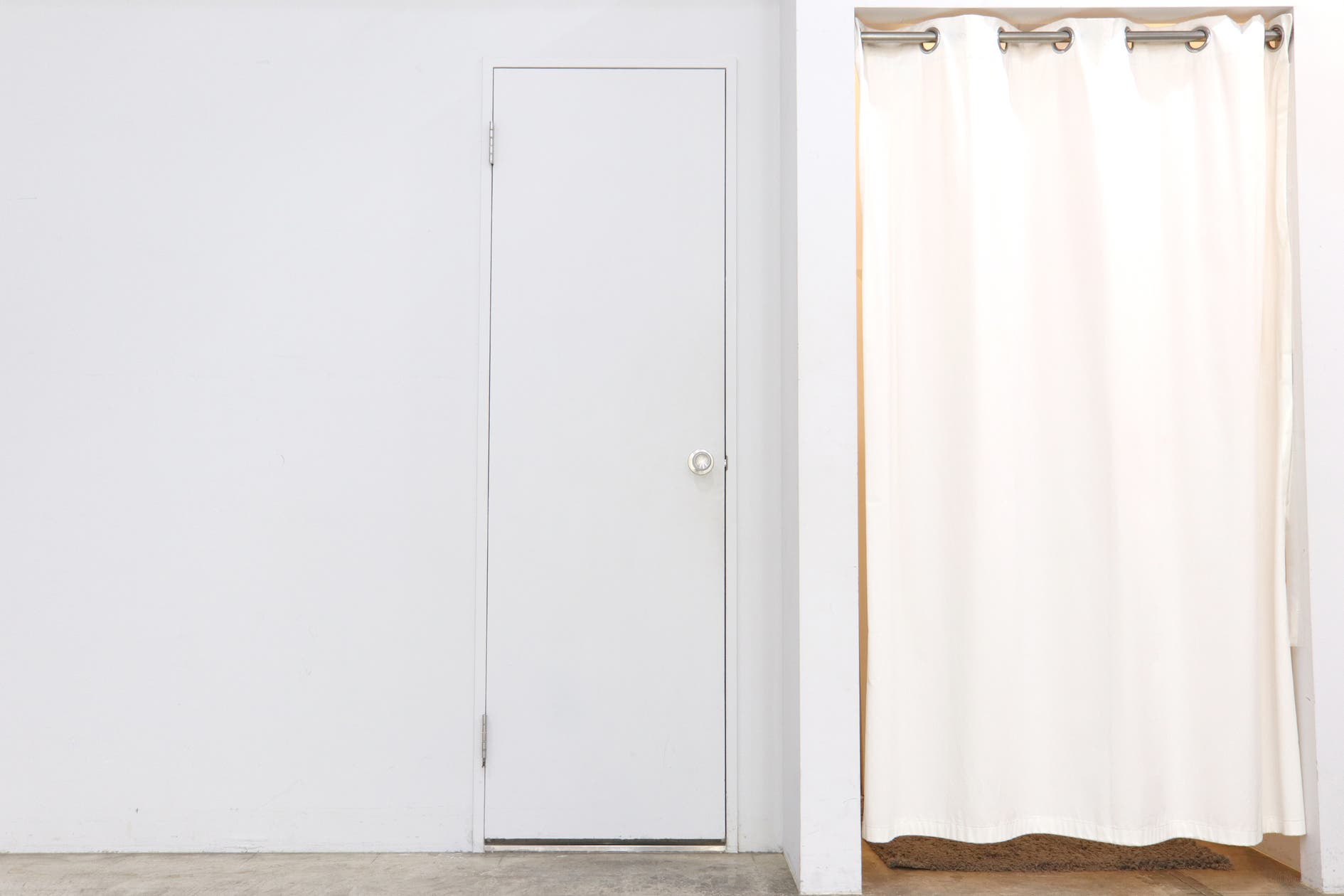 【大阪・本町駅4分】路面で駐車場2台付きの南向き / 展示会やポップアップストアに最適 / ガラス張りの25坪のレンタルスペースの写真11