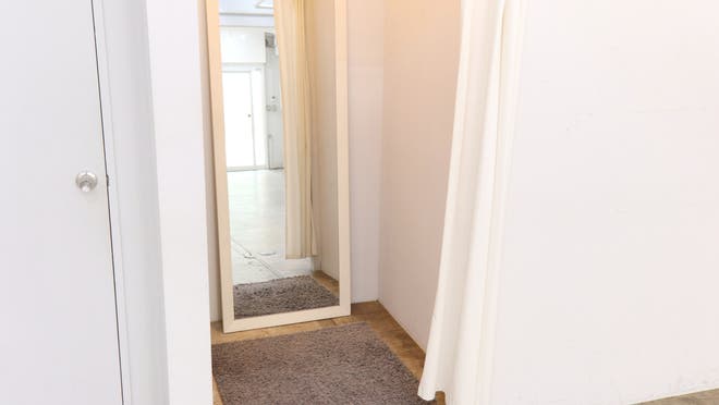 【大阪・本町駅4分】路面で駐車場2台付きの南向き / 展示会やポップアップストアに最適 / ガラス張りの25坪のレンタルスペースの写真12