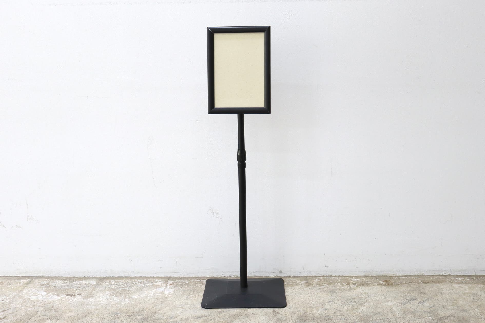 【大阪・本町駅4分】路面で駐車場2台付きの南向き / 展示会やポップアップストアに最適 / ガラス張りの25坪のレンタルスペースの写真27