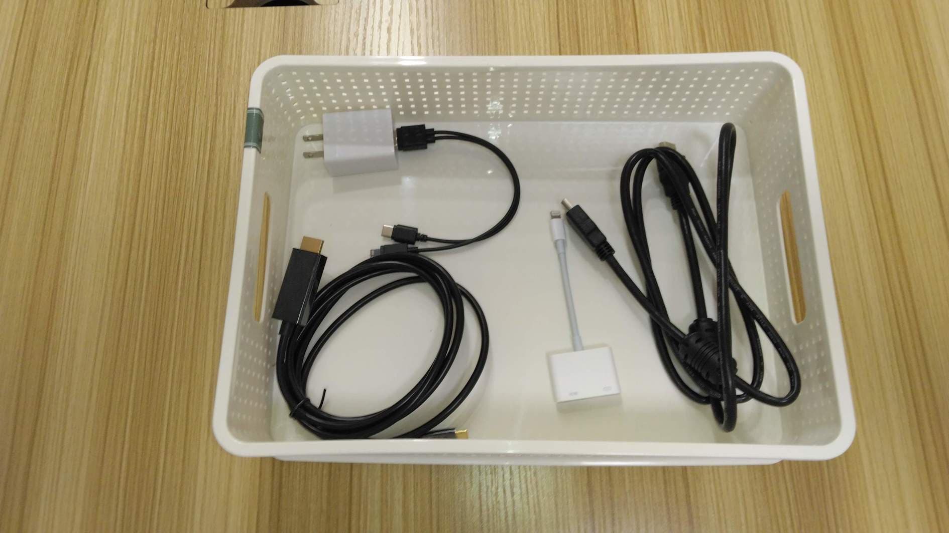 御茶ノ水駅🚶4分🚃末広町駅🚶6分🚃カフェ風会議室 ☕高速光回線⚡最大12名👌大型モニター＆ホワイトボードなど充実設備の写真10