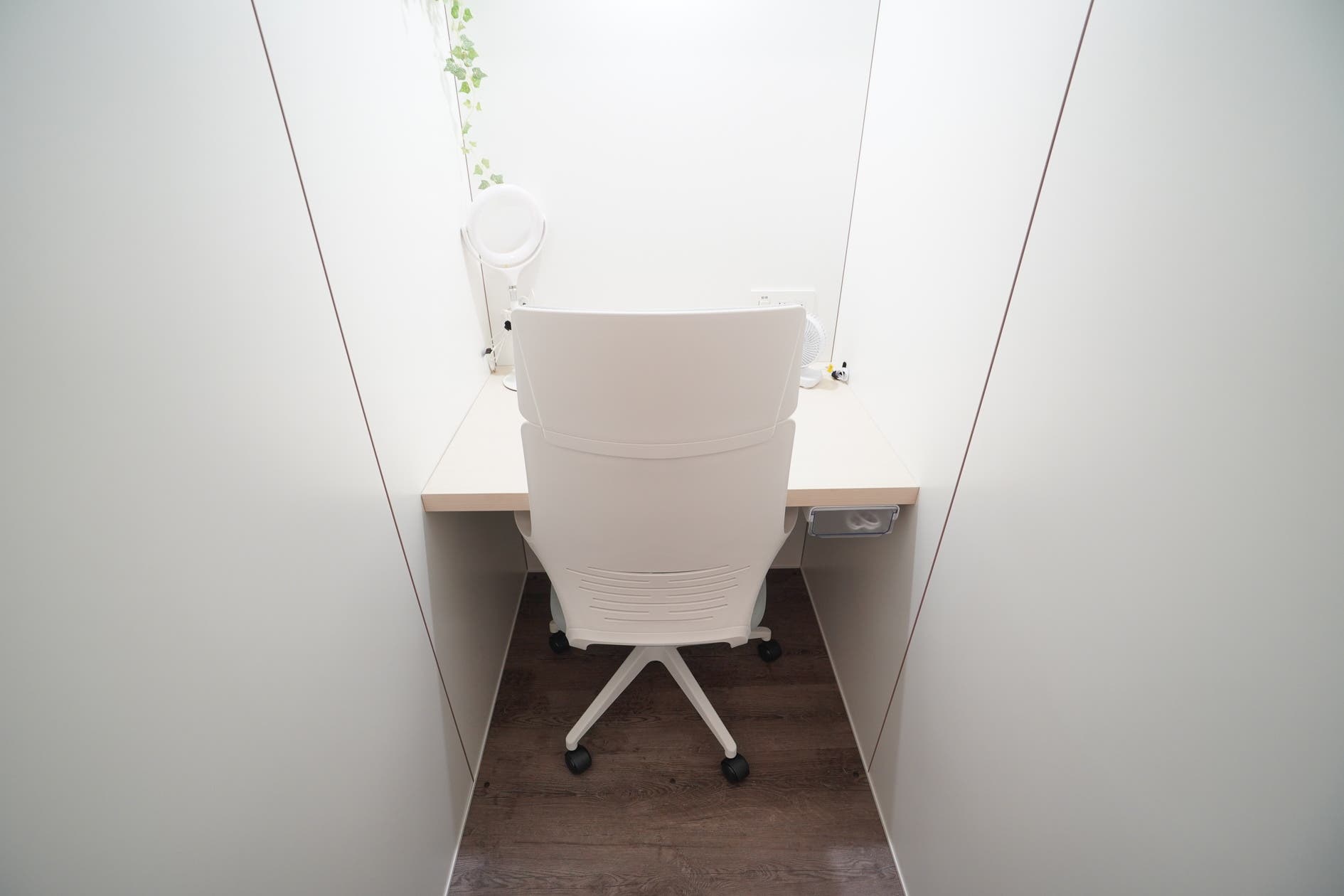 ＜ビズボ東京駅八重洲京橋No.9＞東京駅徒歩4分・京橋駅徒歩2分【完全個室】🚃光回線Wi-Fi📶電源🔌の写真4