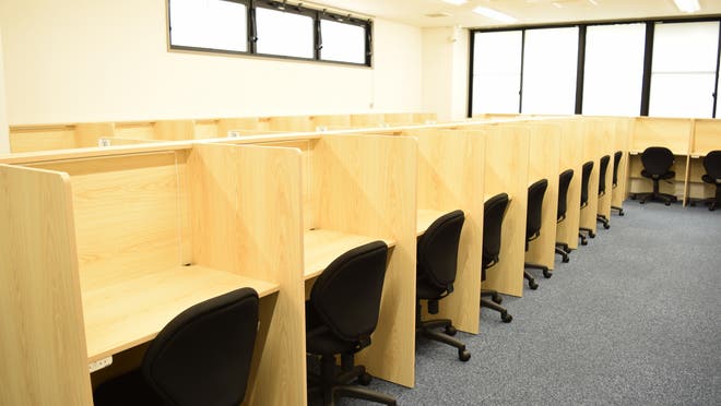 JR外房線鎌取駅から徒歩5分!365日稼働の自習スペースの写真1