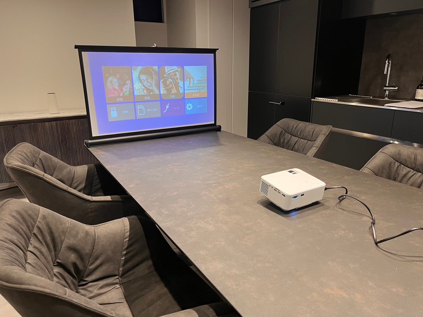 江ノ島ビュー‼一年中、日焼けを気にせず、海を感じる開放的な空間で、音楽を聴きながら夏の気分を味わい、ゆったりした時間を過ごせますの写真15