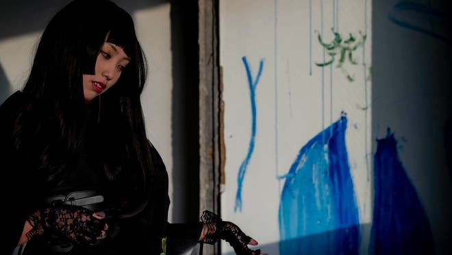 撮影やパフォーマンスに!コンクリート打ちっぱなしの壁に書道作品があるアトリエの写真6