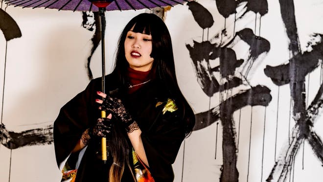 撮影やパフォーマンスに!コンクリート打ちっぱなしの壁に書道作品があるアトリエの写真7