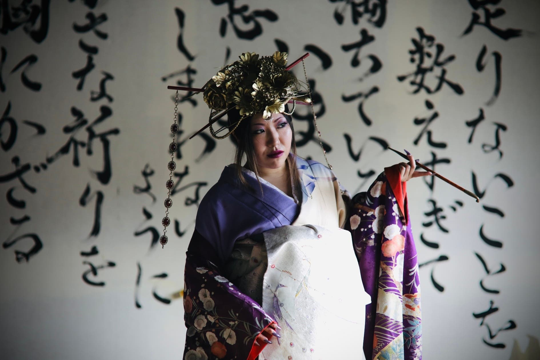 撮影やパフォーマンスに！コンクリート打ちっぱなしの壁に書道作品があるアトリエの写真10