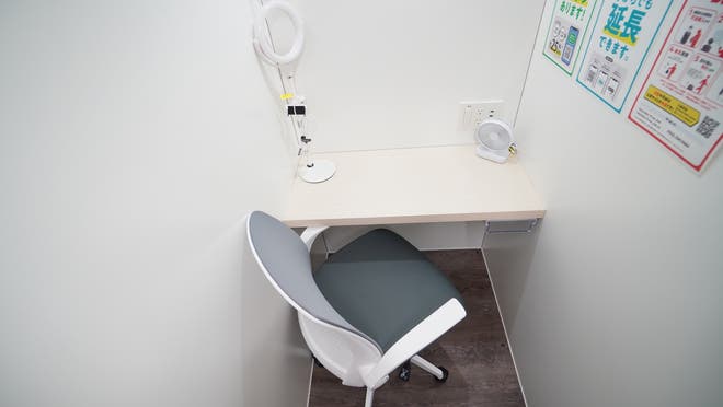 <ビズボ新宿三丁目駅前No.10>【換気ファン付完全個室】新宿三丁目駅E3番出口徒歩2分🚃Wi-Fi📶電源🔌テレワーク/ZOOMの写真1