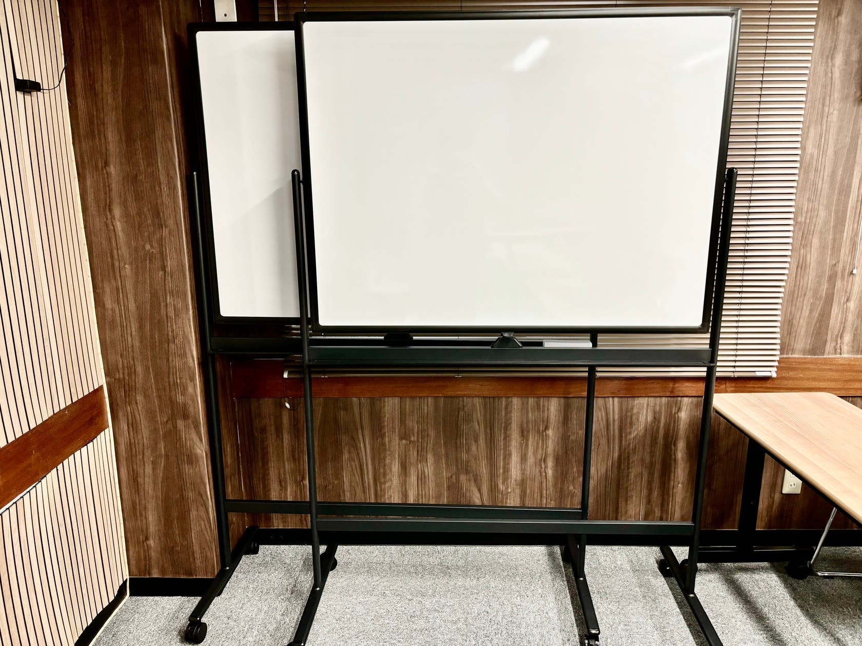 神田駅徒歩1分🚶‍♂️会議・ボドゲ・撮影に人気🎬広々快適｜最大28名着席｜簡単入室｜土足OK｜研修・セミナー[34]の写真7