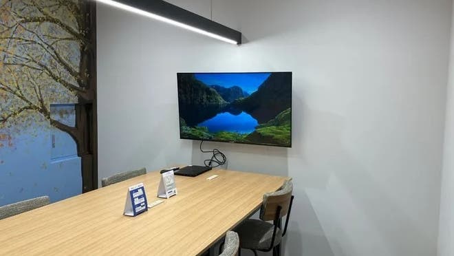 モニター新設★6人用会議室!リニューアル工事完了!Wi-Fi無料/コンセント完備/web会議/打合せ/コワーク等の写真1
