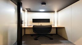 ROOM L 04