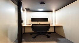 ROOM L 06