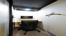 ROOM L 06