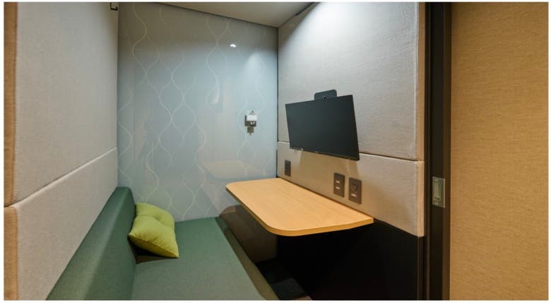 ROOM R 06
