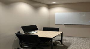 会議室 01(2名)