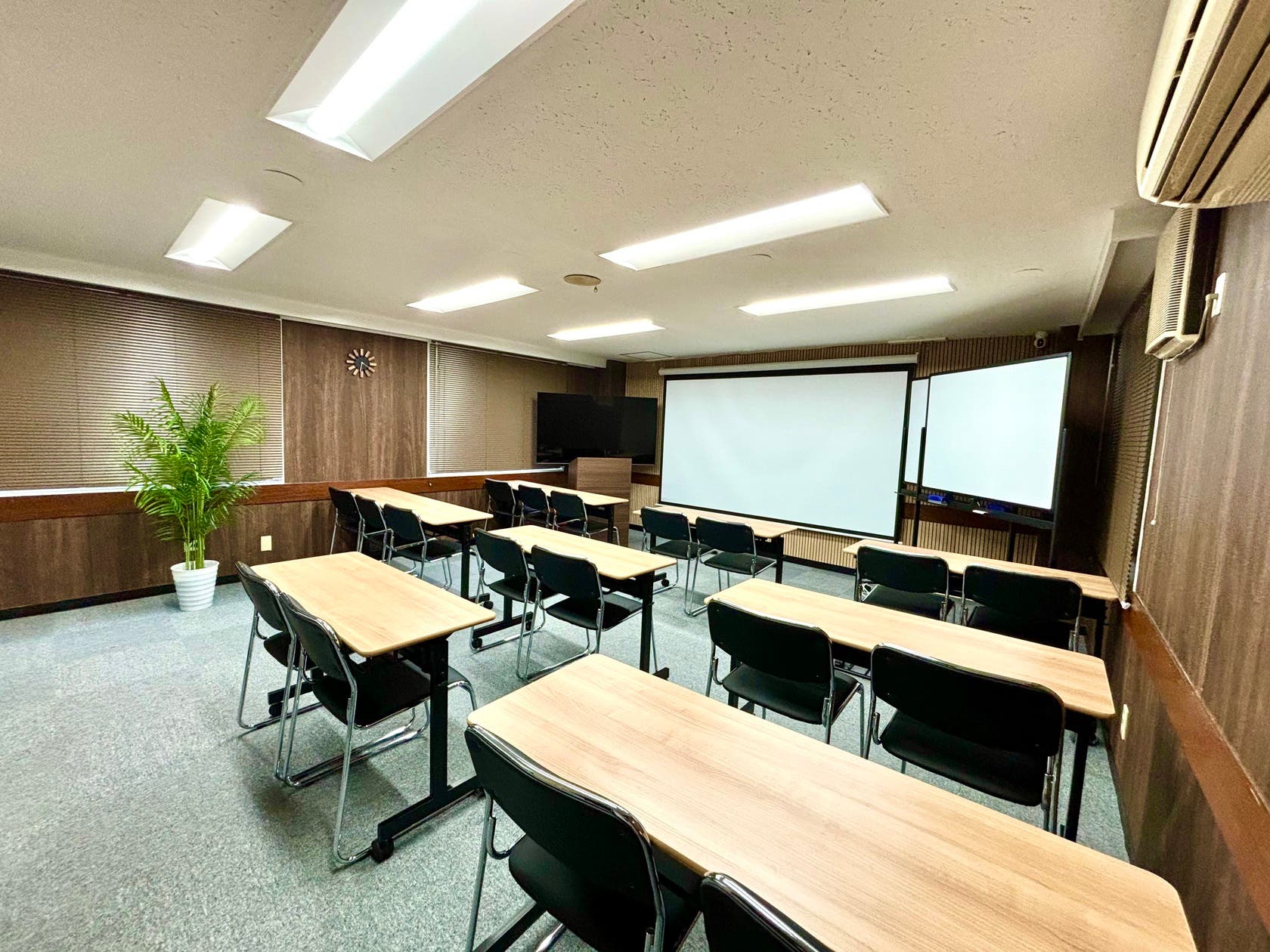 神田駅徒歩1分🚶‍♂️会議・ボドゲ・撮影に人気🎬広々快適｜最大28名着席｜簡単入室｜土足OK｜研修・セミナー[34]の写真18