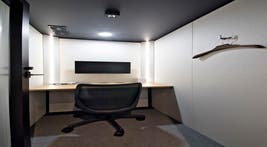 ROOM L 03
