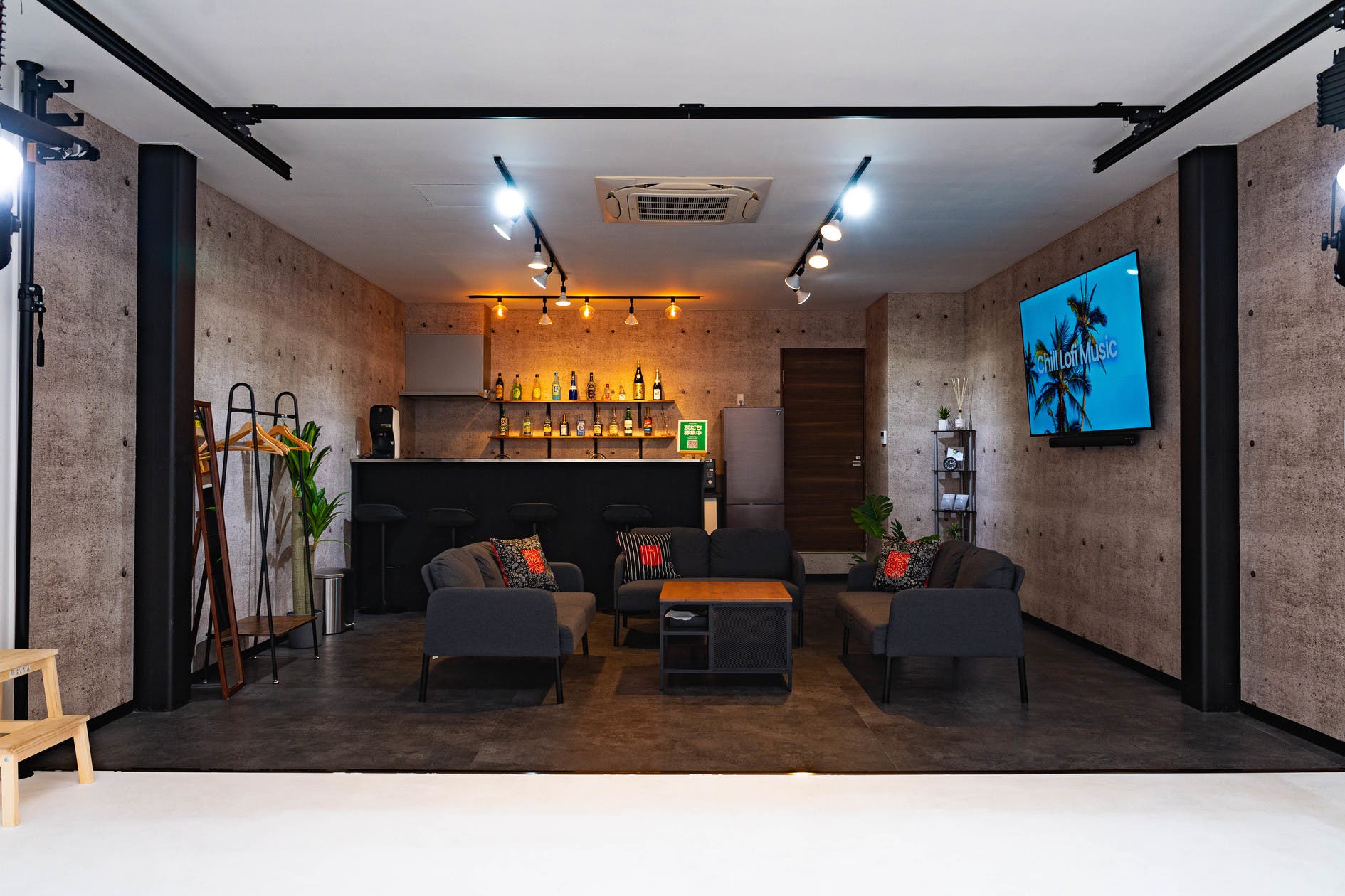 【佐賀県有田町】白ホリ撮影スタジオ/BARの雰囲気/機材貸出無料/車10台以上駐車可能の写真6