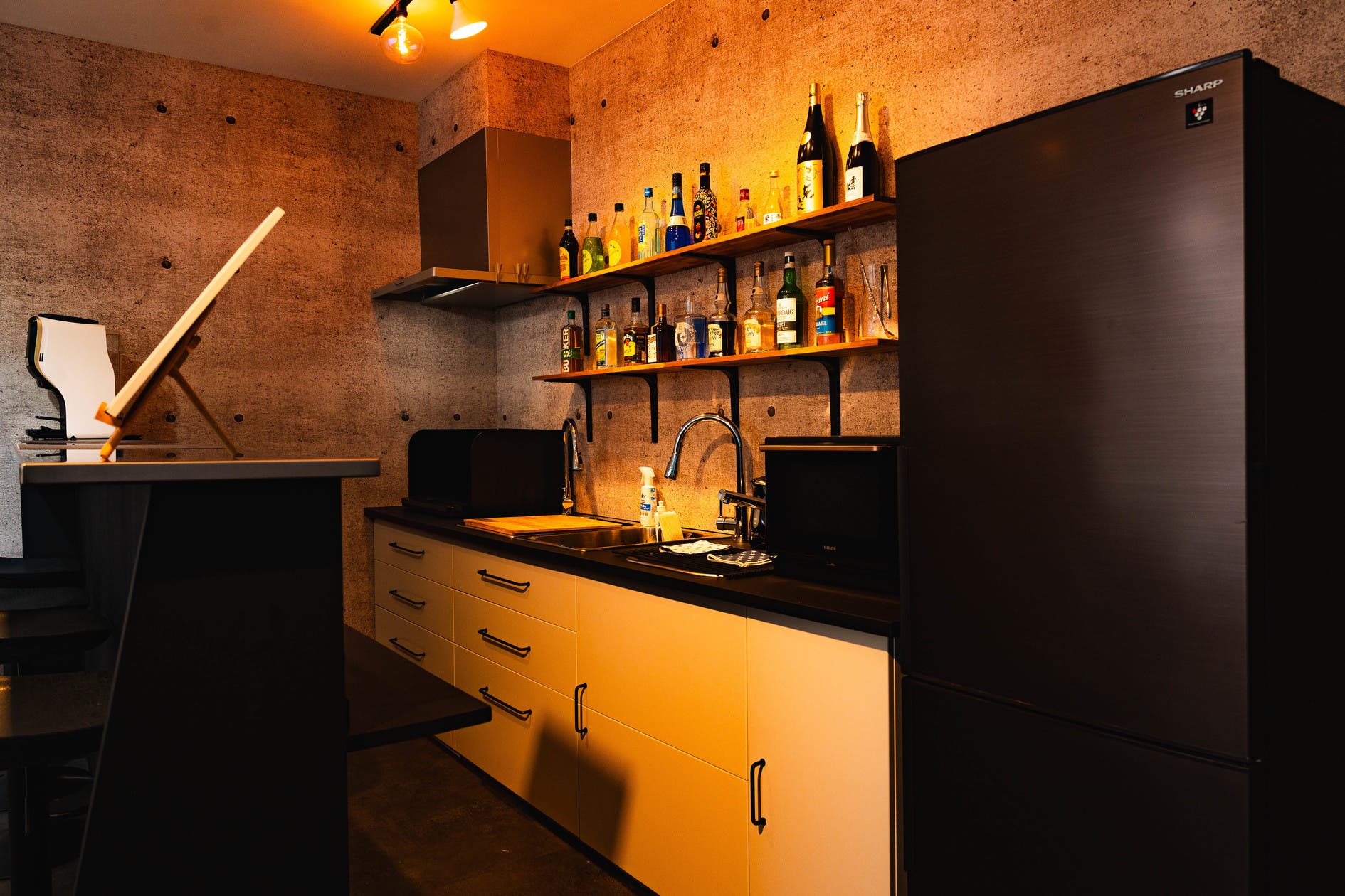 【佐賀県有田町】白ホリ撮影スタジオ/BARの雰囲気/機材貸出無料/車10台以上駐車可能の写真7