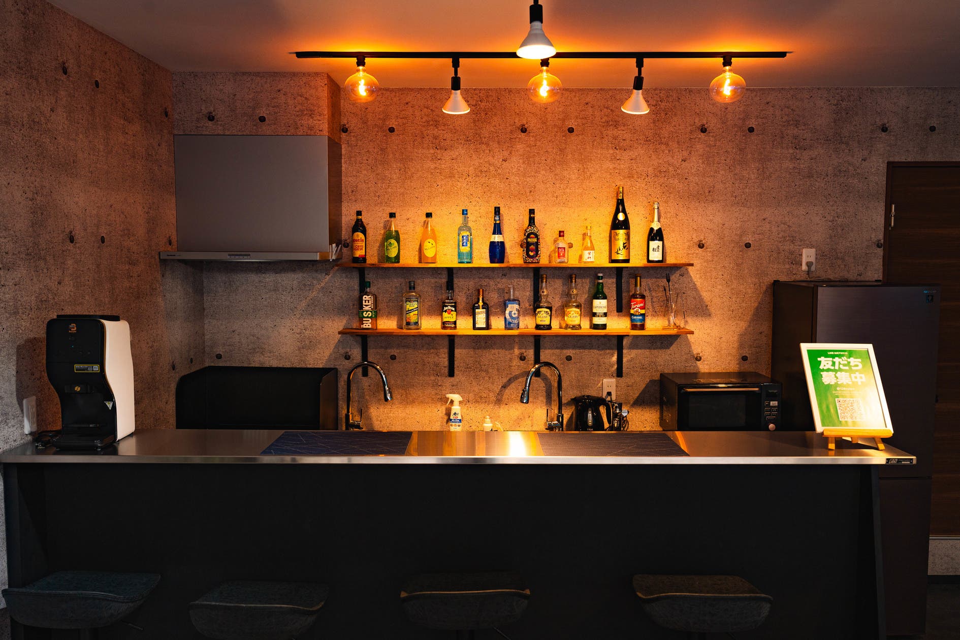 【佐賀県有田町】白ホリ撮影スタジオ/BARの雰囲気/機材貸出無料/車10台以上駐車可能の写真8