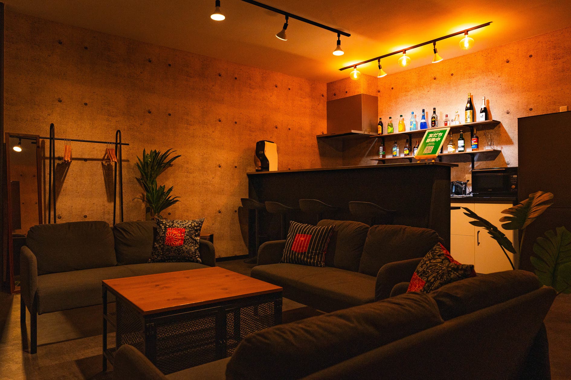 【佐賀県有田町】白ホリ撮影スタジオ/BARの雰囲気/機材貸出無料/車10台以上駐車可能の写真9