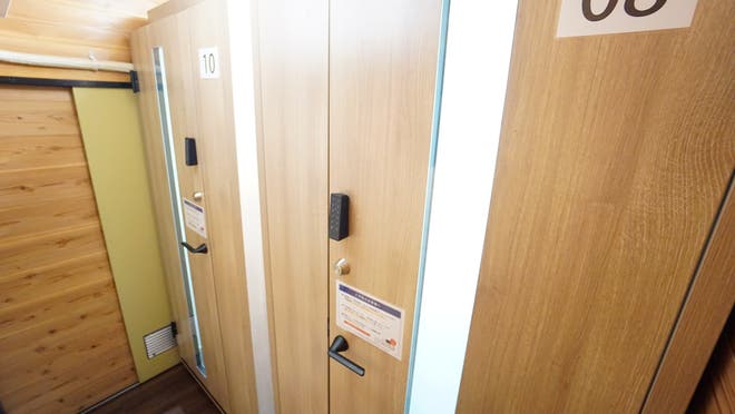 <ビズボ新宿三丁目駅前No.8>【換気ファン付完全個室】新宿三丁目駅E3番出口徒歩2分🚃Wi-Fi📶電源🔌テレワーク/ZOOMの写真5