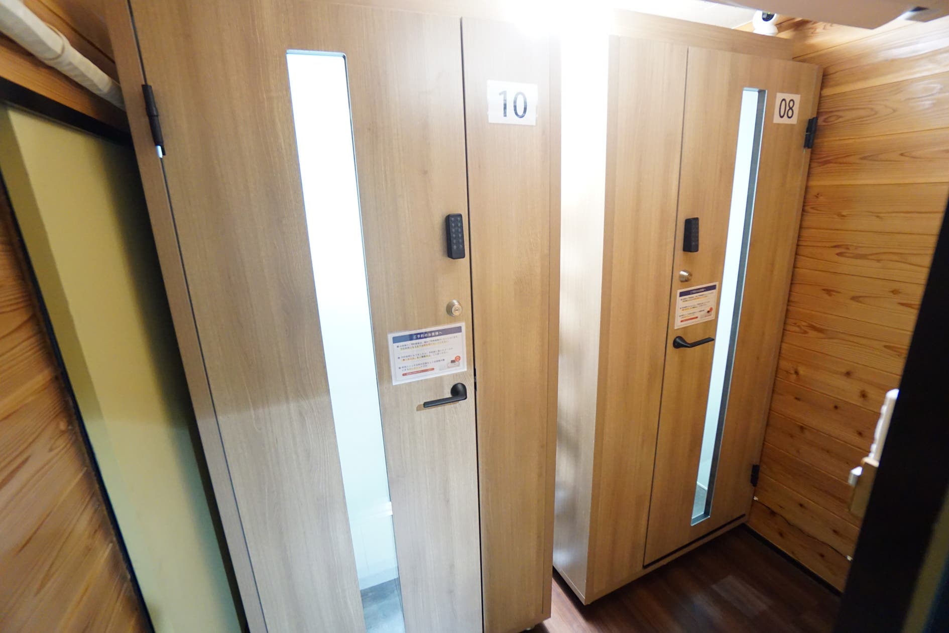 ＜ビズボ新宿三丁目駅前No.10＞【換気ファン付完全個室】新宿三丁目駅E3番出口徒歩2分🚃Wi-Fi📶電源🔌テレワーク/ZOOMの写真4