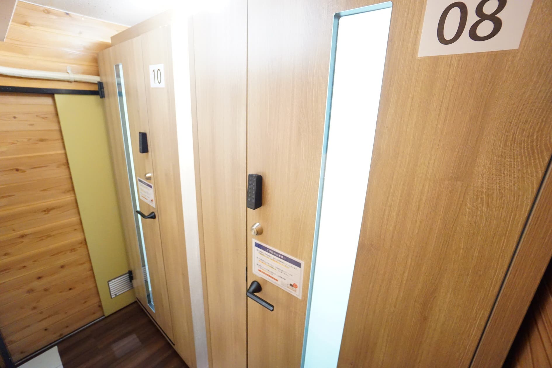 ＜ビズボ新宿三丁目駅前No.10＞【換気ファン付完全個室】新宿三丁目駅E3番出口徒歩2分🚃Wi-Fi📶電源🔌テレワーク/ZOOMの写真5