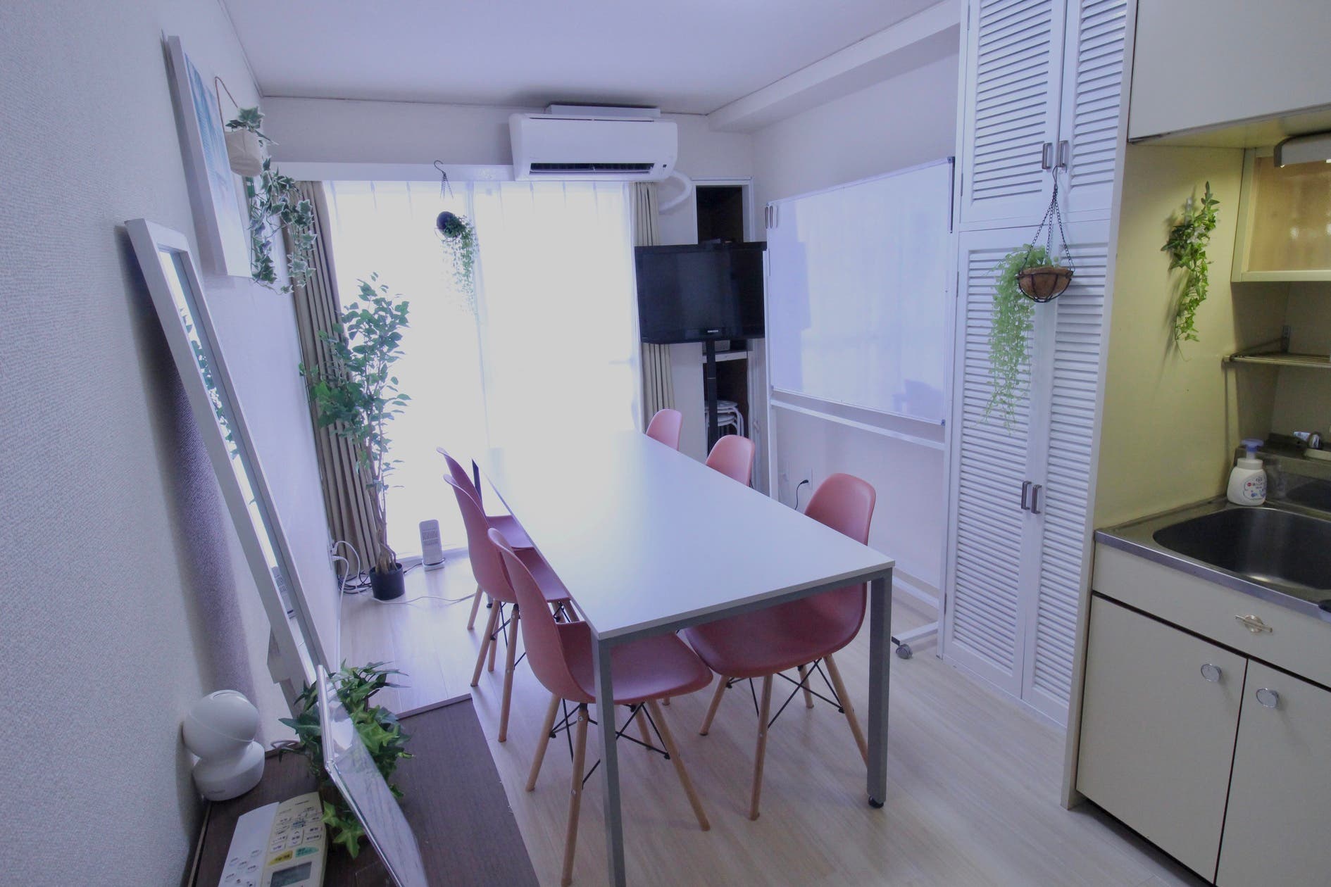 【表参道駅徒歩8分 | 骨董通り沿い🌿】打合せ/女子会🍸/ボドゲも✨高速Wifi🛜&備品All無料🆓ビズガーデン南青山の写真5