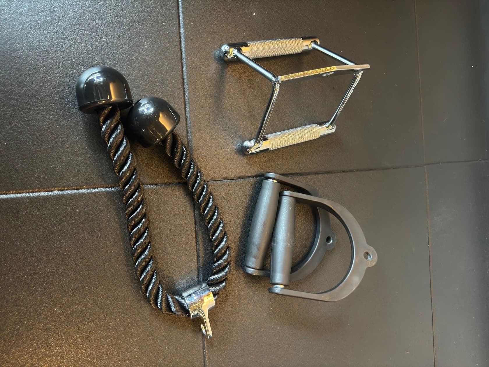 なんば駅 徒歩5分 最新設備・シャワー完備の完全個室レンタルジムの写真7