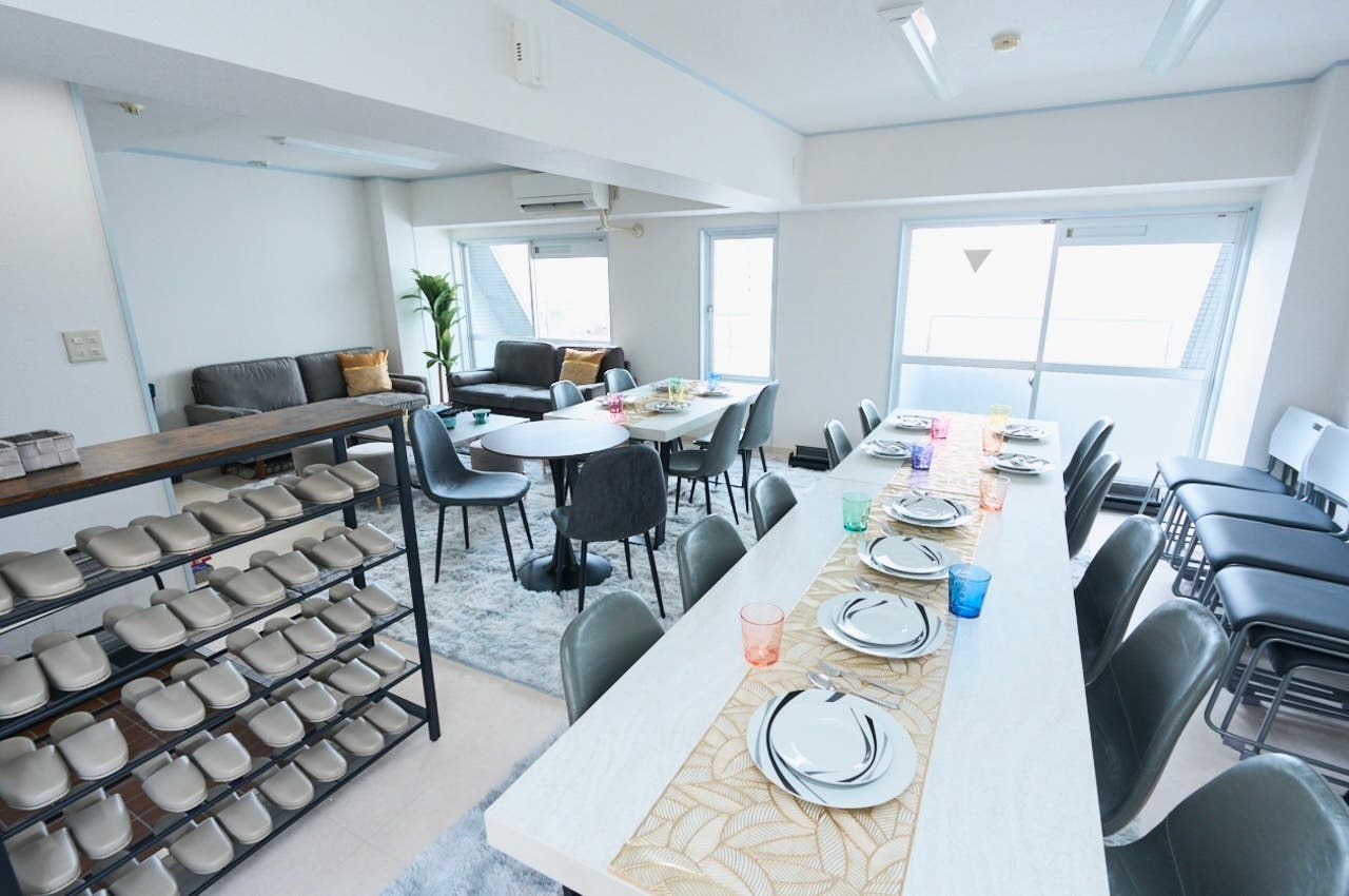 【駅徒歩6分　ゴミ捨て無料】✨30名着席🛋️120㌅スクリーン🏔️Wi-Fi🛜パーティ🎊女子会👗ママ会👶会議💻打ち上げ🍺の写真9