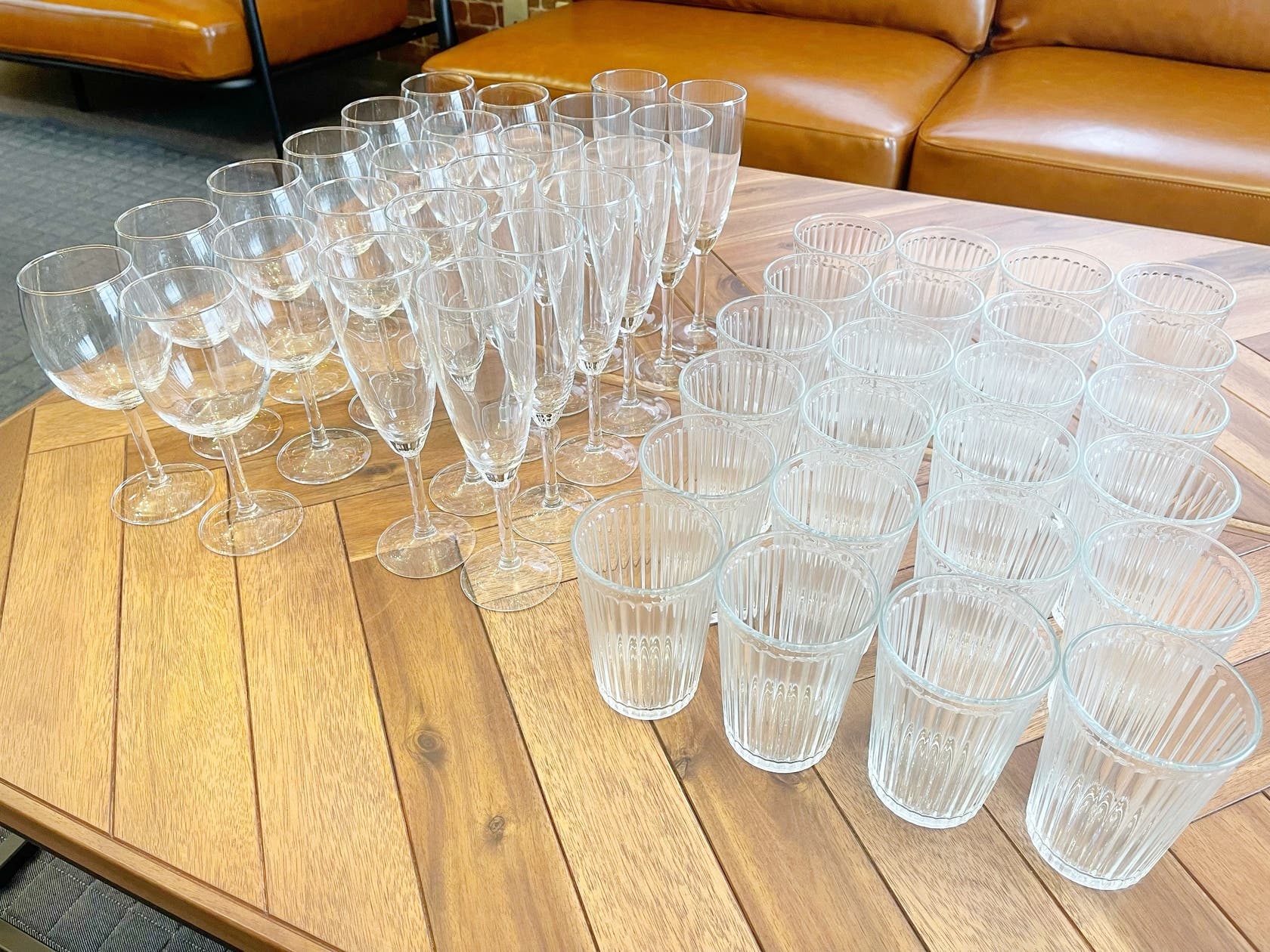 食器、コップ、カトラリー、お子様用有（ご利用後は洗って、拭いて棚に戻してください）の画像1