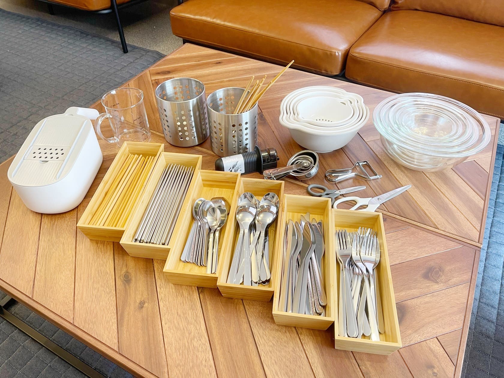 食器、コップ、カトラリー、お子様用有（ご利用後は洗って、拭いて棚に戻してください）の画像2