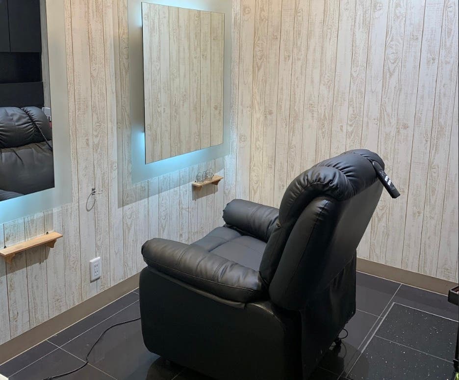 【EARTH 鹿児島天文館店】まつエク専用席★大型サロンに併設されたレンタルサロン✂︎フリーランス/個人練習/美容業に最適♪の写真1