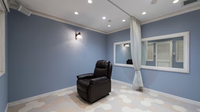 【EARTH 三鷹店】まつエク専用席★大型サロンに併設されたレンタルサロン✂︎フリーランス/個人練習/美容業に最適♪の写真1