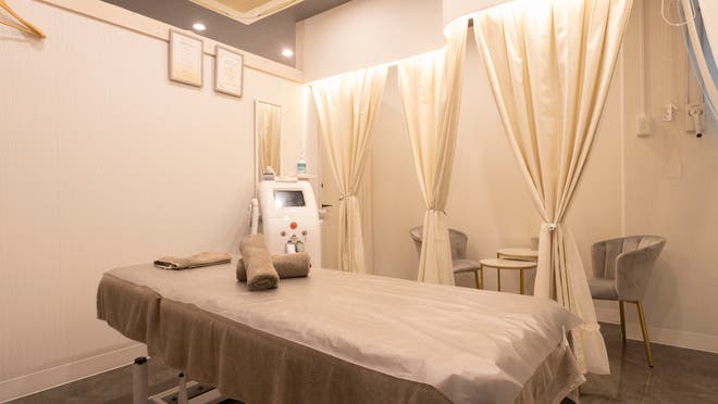 駅から徒歩2分!超駅近!マッサージ・エステ・リラク・整体・マツエク、まつ毛パーマ・ドライヘッドスパetcに使える完全個室サロンの写真1