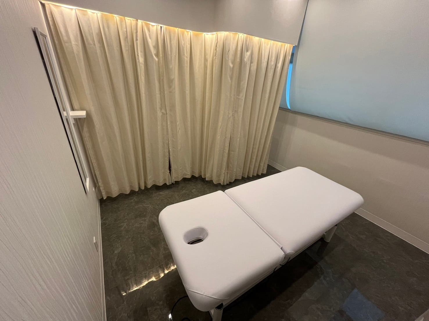 駅から徒歩２分！超駅近！マッサージ・エステ・リラク・整体・マツエク、まつ毛パーマ・ドライヘッドスパetcに使える完全個室サロンの写真5