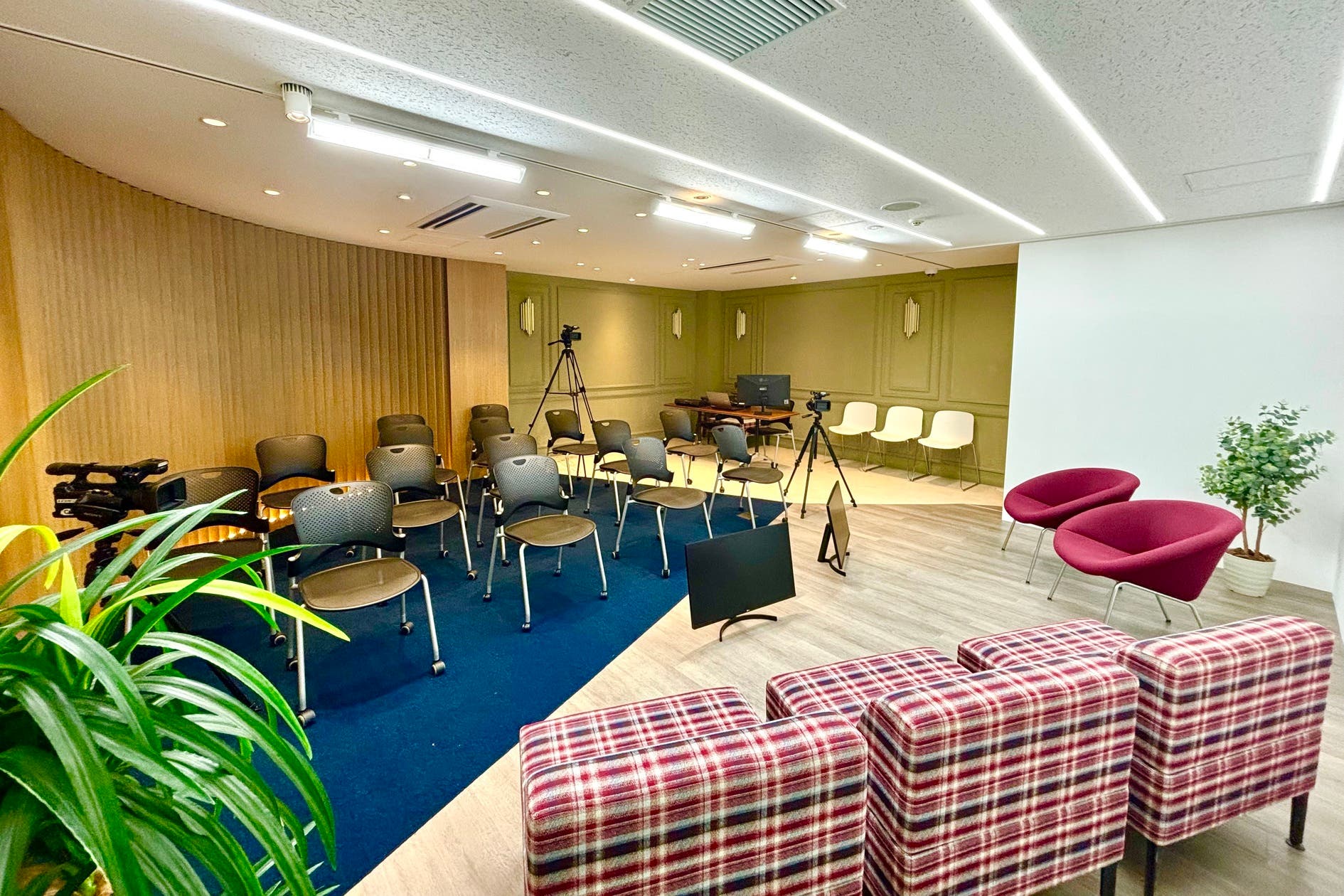 駅徒歩1分！配信や番組収録、インタビュー動画や対談撮影など様々な用途でご利用いただけます！グリーンバック合成も可能！の写真6