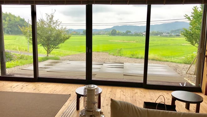 田園風景、峰山の景色と、鴨が泳ぐ風景に感激する別荘スペースの写真1