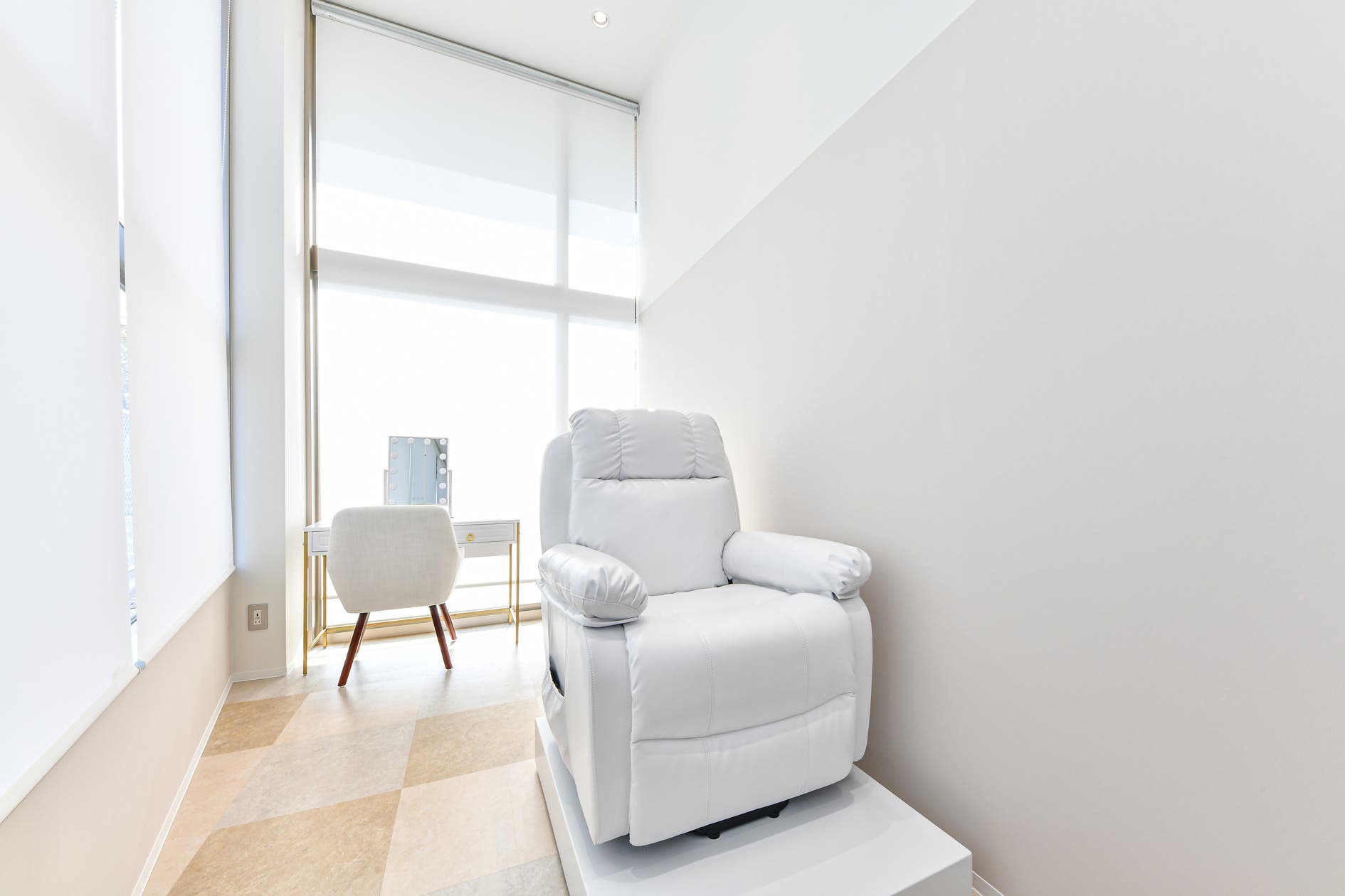 【EARTH 明石店】まつエク専用席★大型サロンに併設されたレンタルサロン✂︎フリーランス/個人練習/美容業に最適♪の写真1