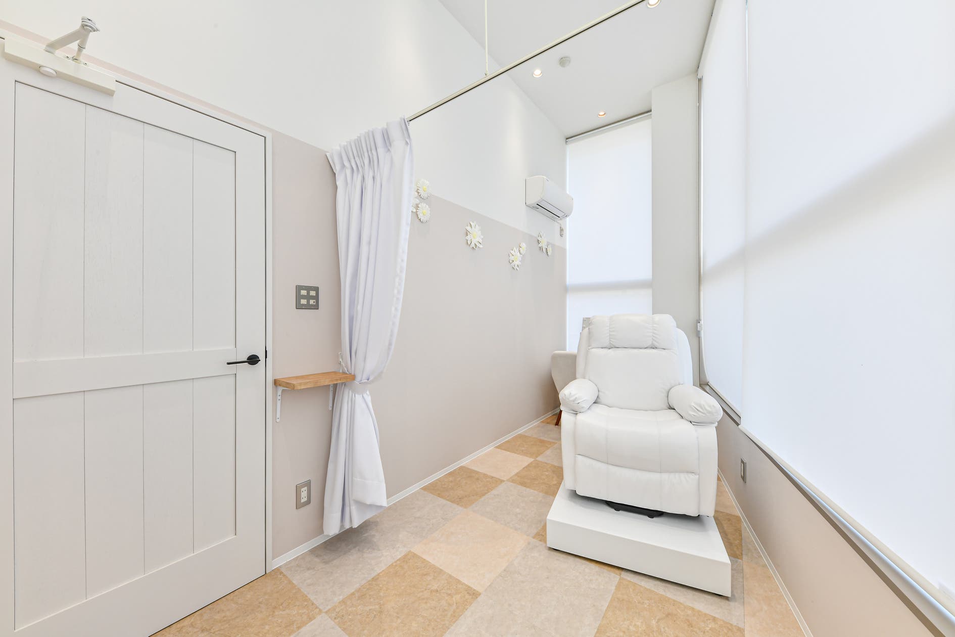 【EARTH 明石店】まつエク専用席★大型サロンに併設されたレンタルサロン✂︎フリーランス/個人練習/美容業に最適♪の写真2