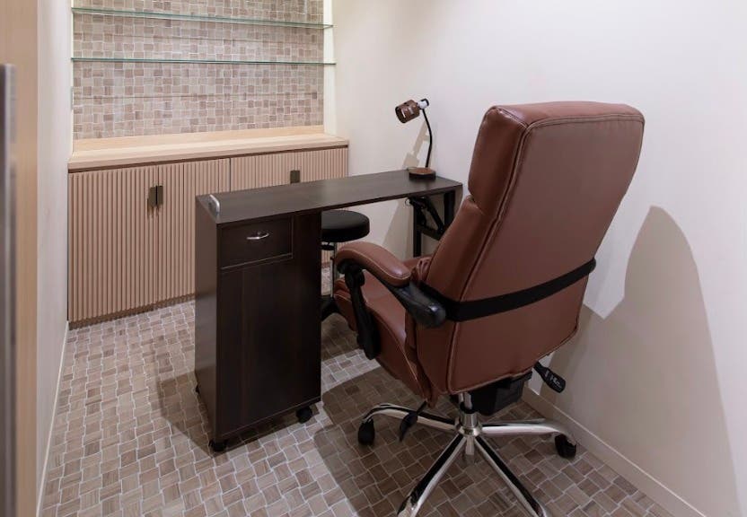 【EARTH 小禄店】まつエク専用席★大型サロンに併設されたレンタルサロン✂︎フリーランス/個人練習/美容業に最適♪の写真1