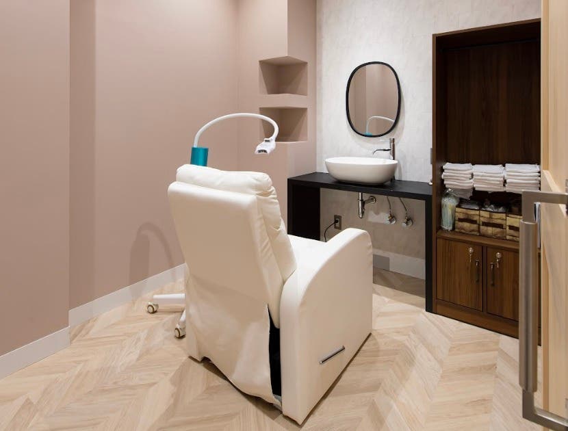 【EARTH 四街道もねの里モール店】まつエク専用席★大型サロン併設のレンタルサロン✂︎フリーランス/個人練習/美容業に最適♪の写真1